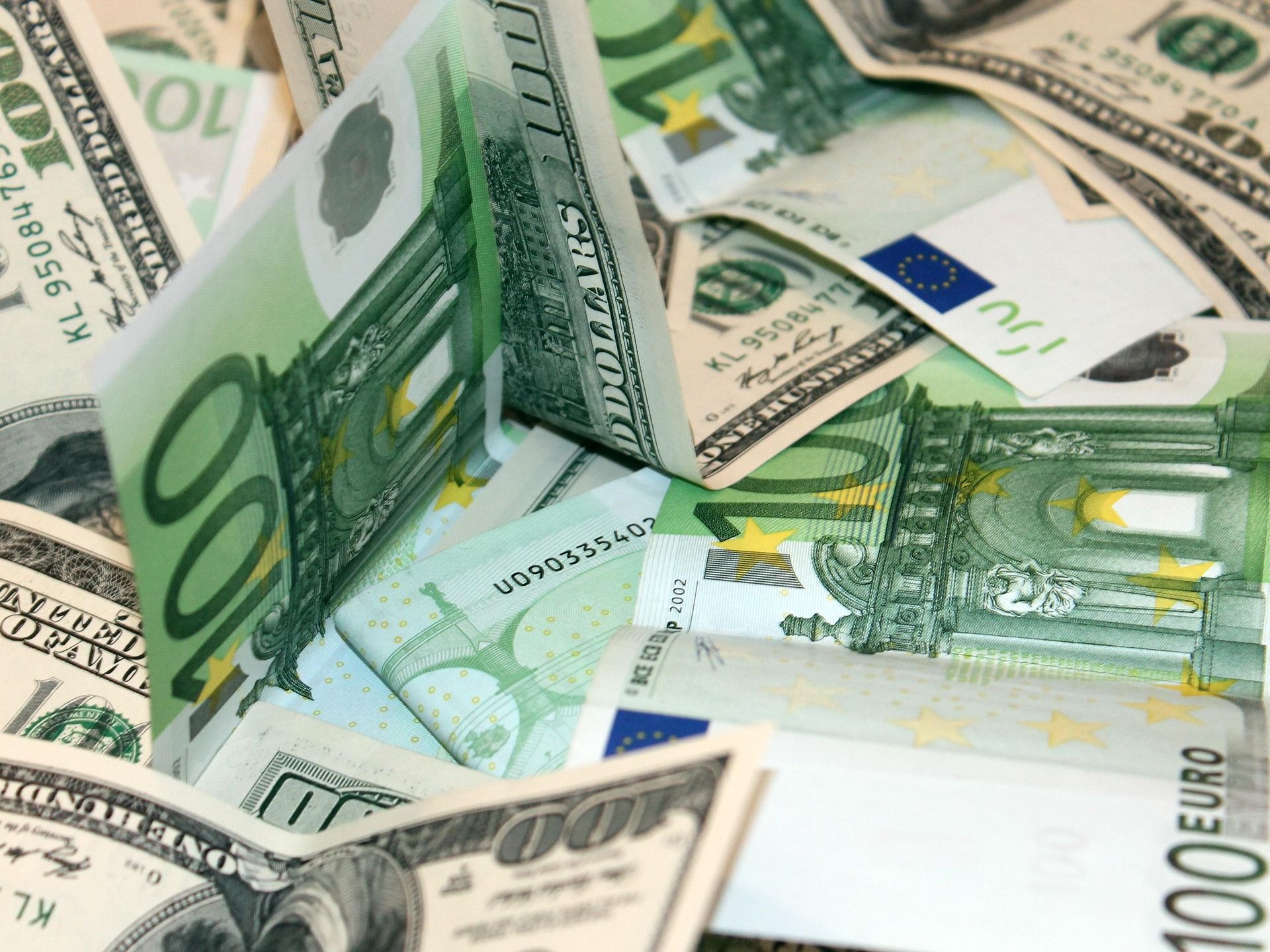 Otkriveno 4.513 falsifikovanih novčanica u Srbiji | BizSrbija